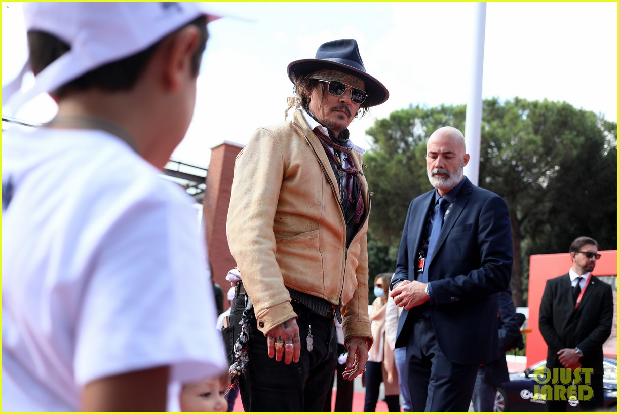 Johnny Depp Attends 'Puffins' Premiere in Italy: Photo 4645841 | Johnny ...