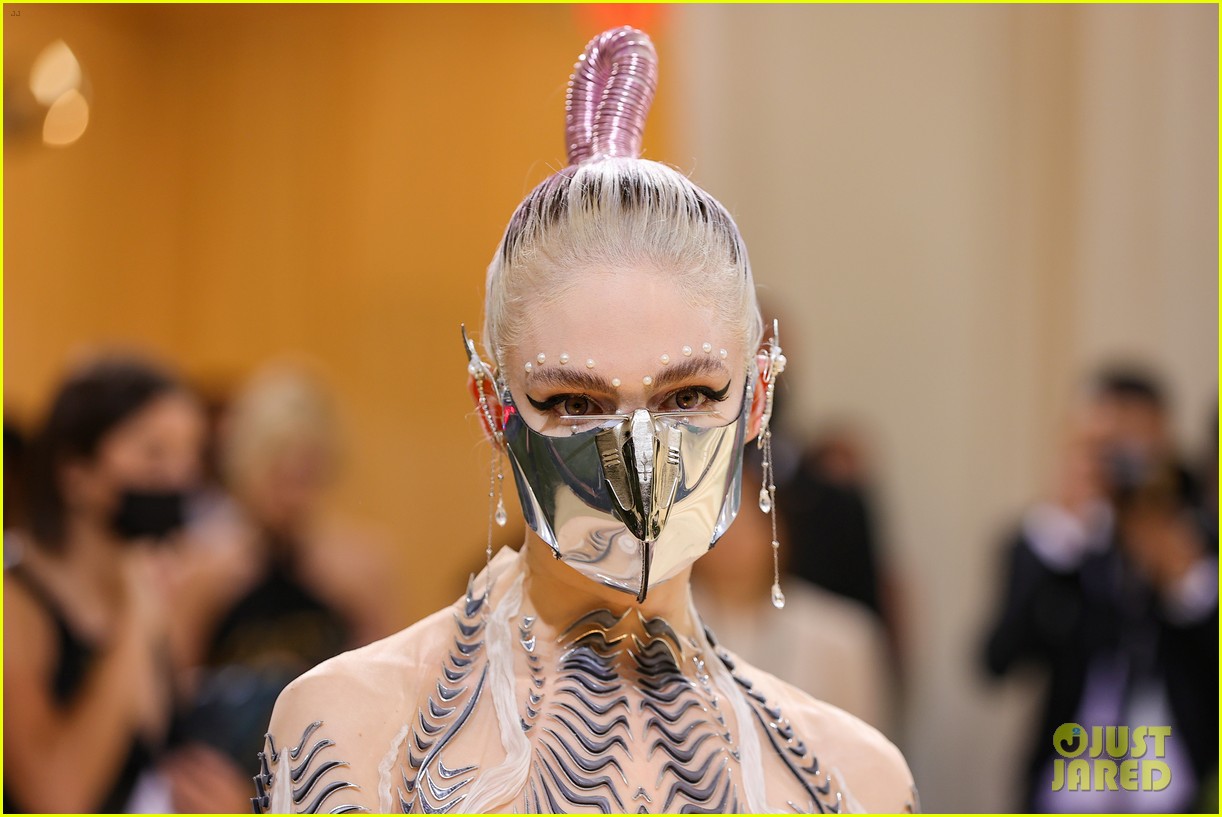 Grimes Explains Viral Photos Trolling Paparazzi While Reading 'The ...
