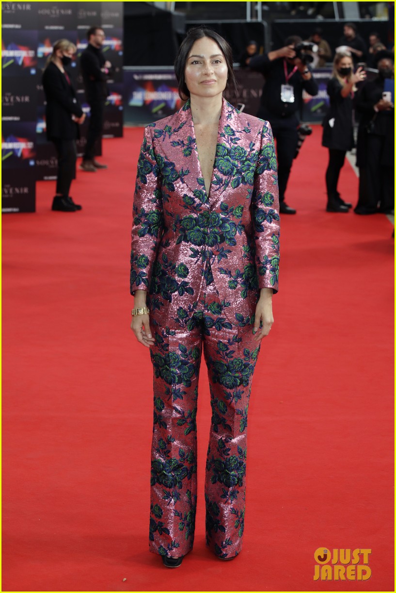 Honor Swinton Byrne Rocks A Shiny Trench Look For 'The Souvenir: Part ...