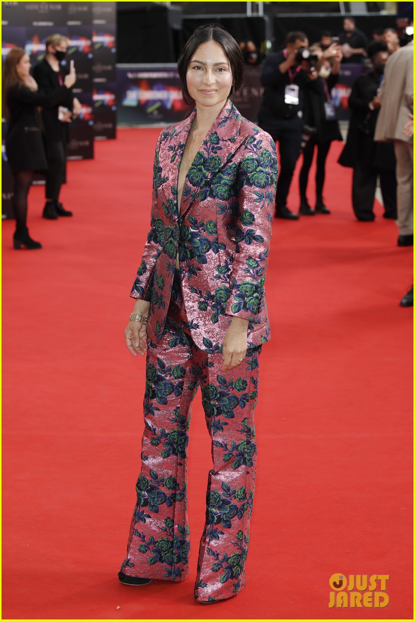 Honor Swinton Byrne Rocks A Shiny Trench Look For 'The Souvenir: Part ...