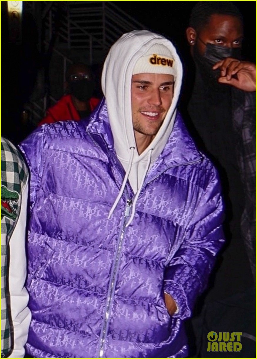 Justin Bieber Meets Up with Usher for a Basketball Game Before Joining ...