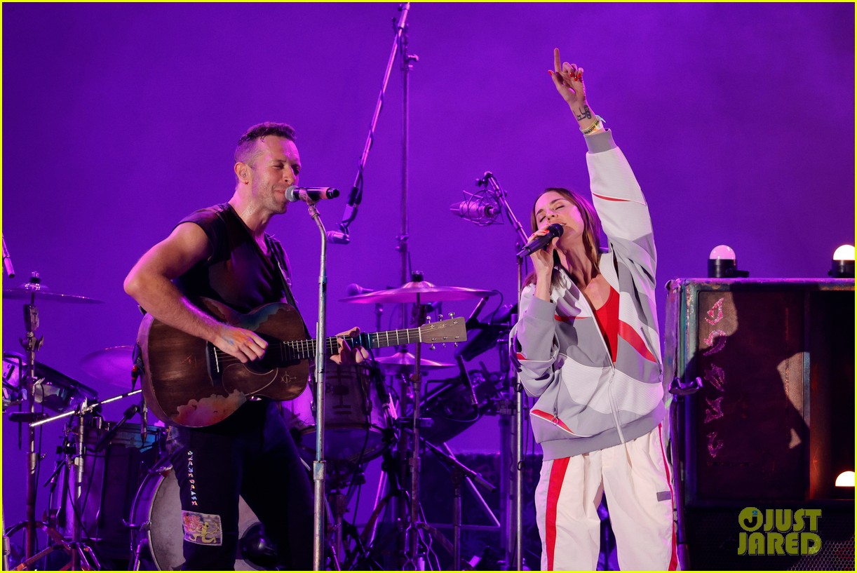 Melanie C Joins Coldplay to Perform Spice Girls' '2 Become 1' at We Can ...