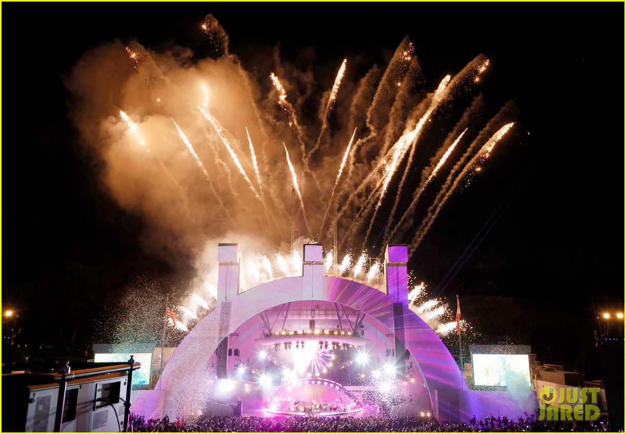 Melanie C Joins Coldplay to Perform Spice Girls' '2 Become 1' at We Can ...