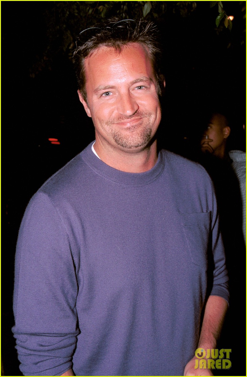 Matthew Perry Writing Autobiography About Filming 'Friends' & His ...