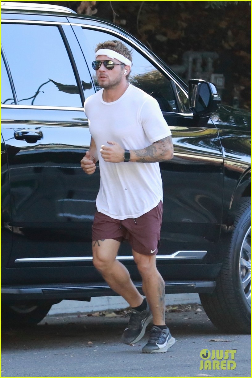 헐리우드 - 상탈하고 조깅하는 라이언 필립