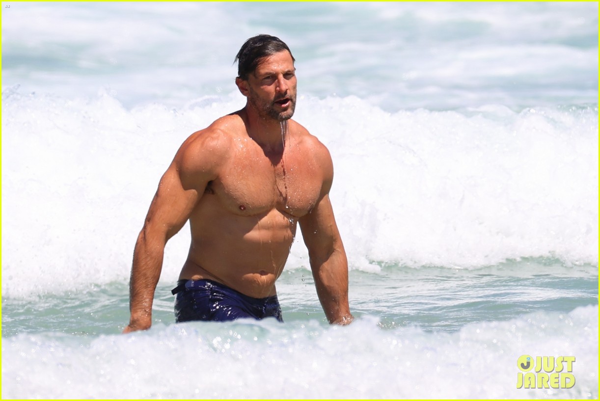 Photo: tim robards beach photos 04 | Photo 4648513 | Just Jared