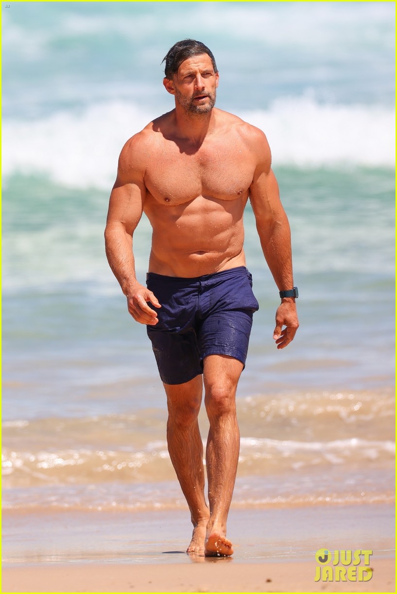 Photo: tim robards beach photos 17 | Photo 4648526 | Just Jared ...