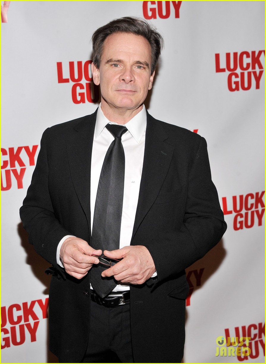 Peter Scolari Dead - 'Bosom Buddies' & 'Girls' Actor Dies at 66: Photo ...
