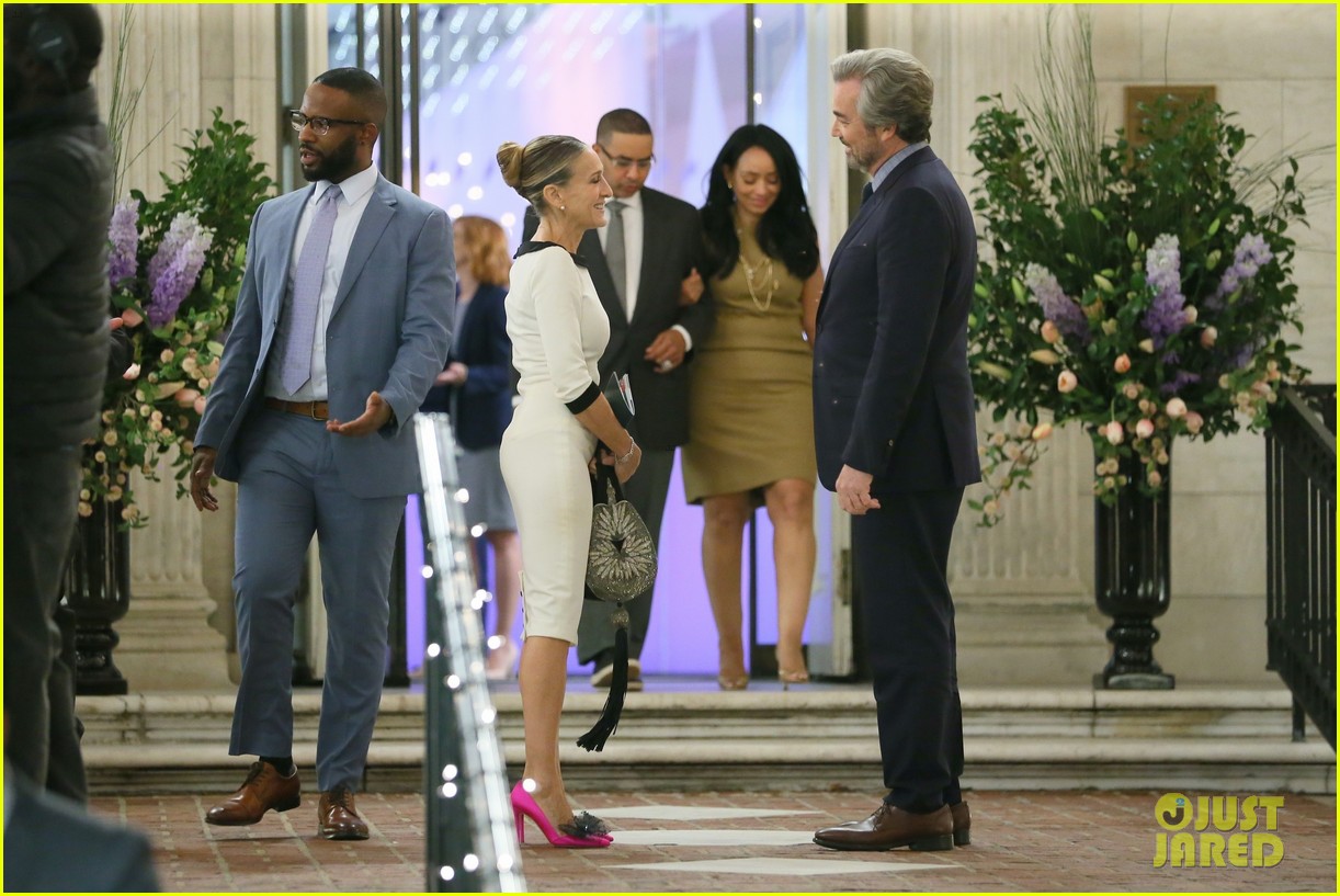 Sarah Jessica Parker Films A Few Night Scenes With Jon Tenney For 'And ...