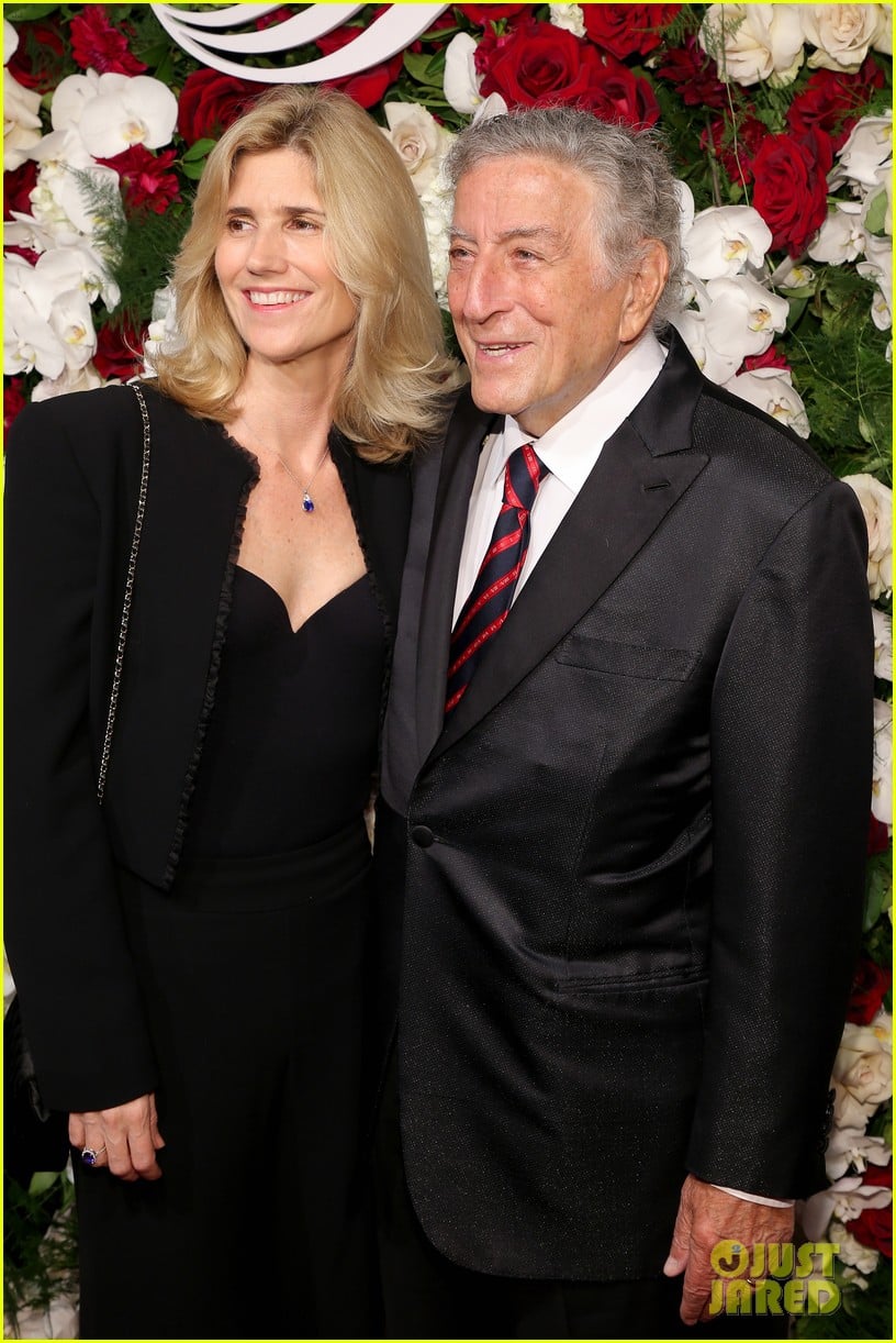 Tony Bennett's Wife Susan Crow Says He 'Doesn't Know' He Has Alzheimer's Disease: Photo 4637678 ...