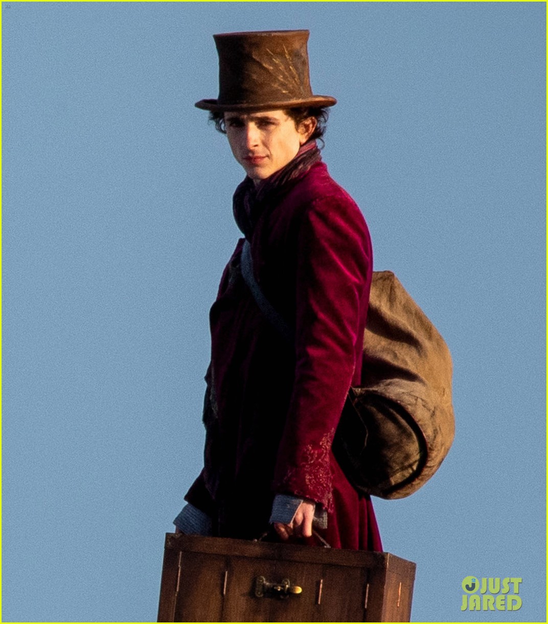 Timothee Chalamet Spotted in Full 'Wonka' Costume While Filming on the ...