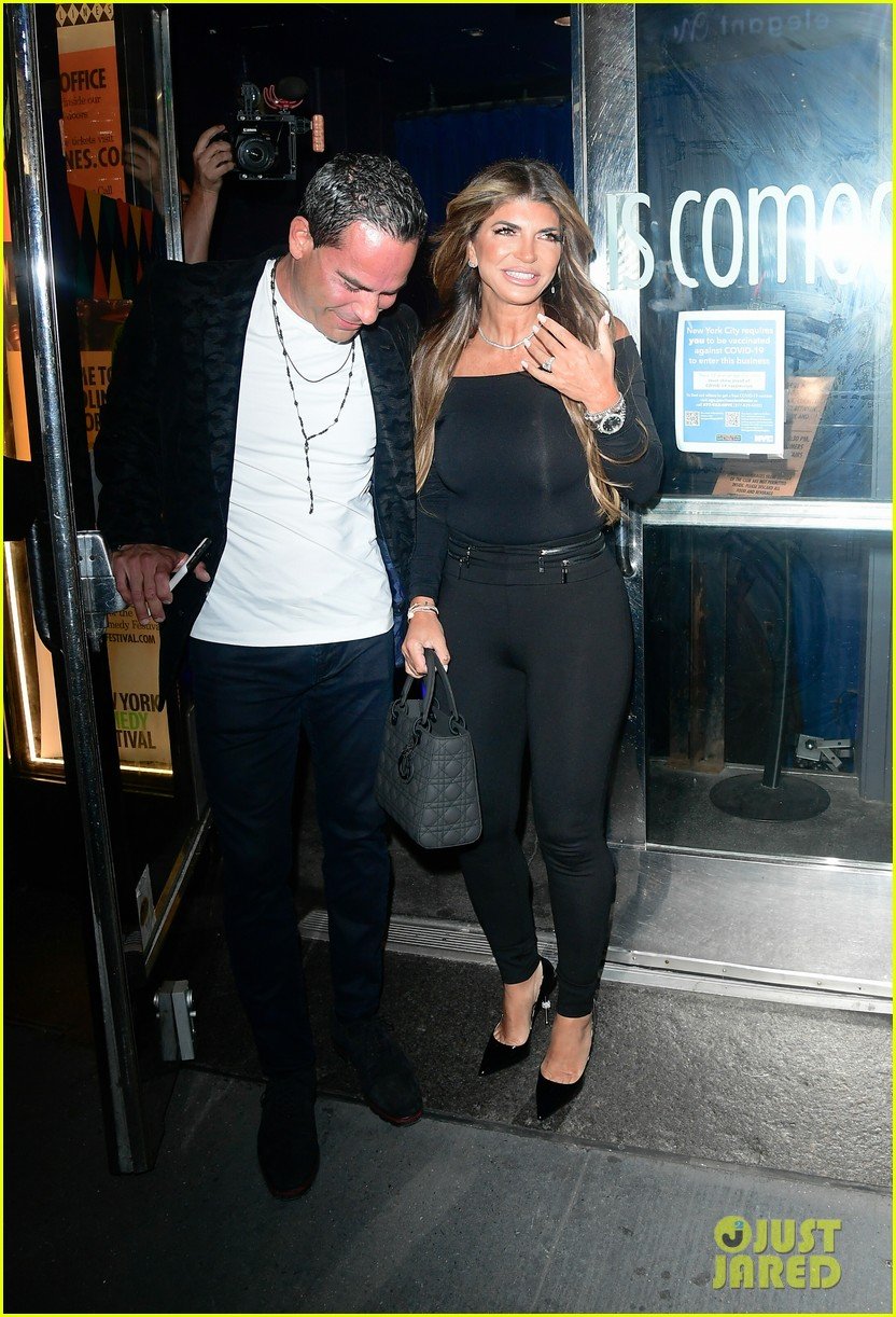 Teresa Giudice Shows Off Her Engagement Ring During Night Out with ...