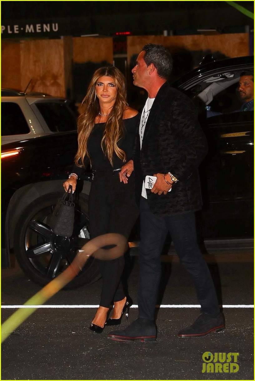Teresa Giudice Shows Off Her Engagement Ring During Night Out with ...