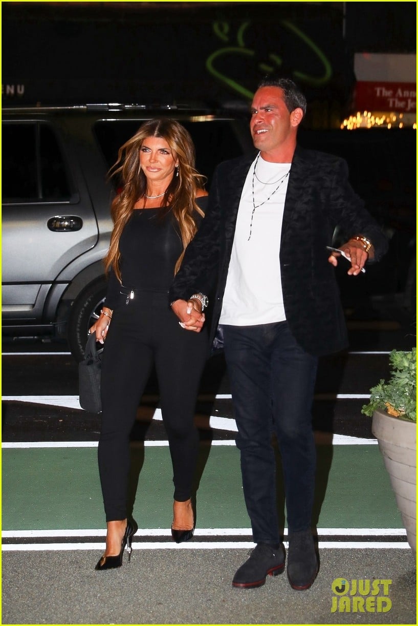 Teresa Giudice Shows Off Her Engagement Ring During Night Out with ...