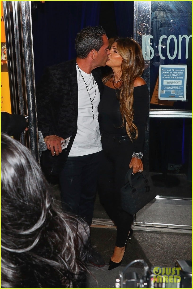 Teresa Giudice Shows Off Her Engagement Ring During Night Out with ...