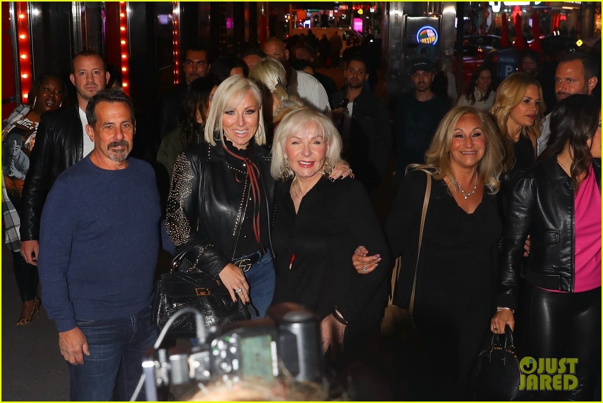 Teresa Giudice Shows Off Her Engagement Ring During Night Out with ...