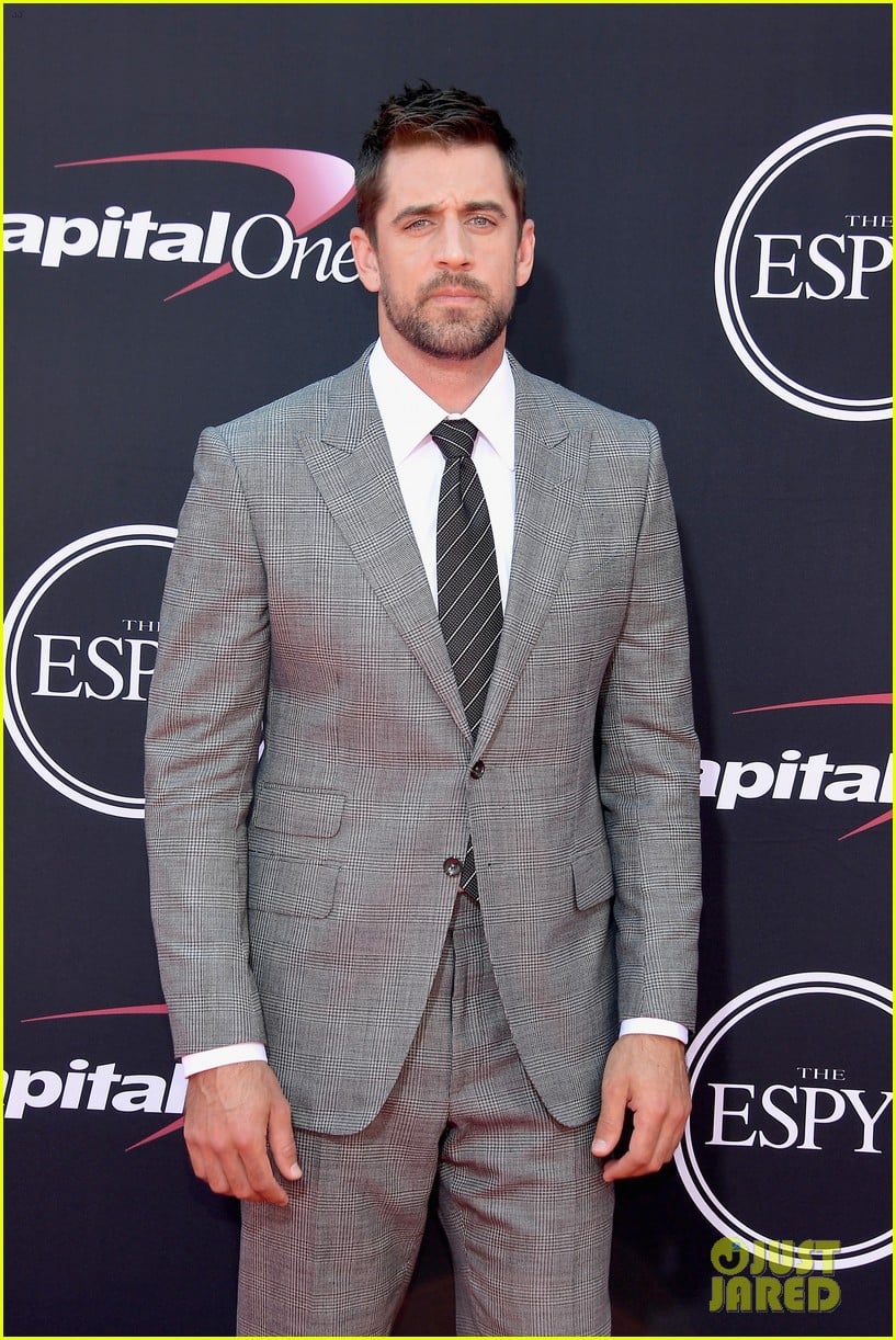 Aaron Rodgers' Estranged Father Supports Son Amid COVID-19 Vaccine ...