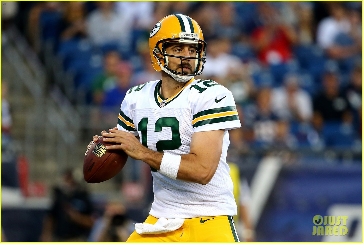 Aaron Rodgers Is 'Upset' About Public's Response to His Vaccine ...
