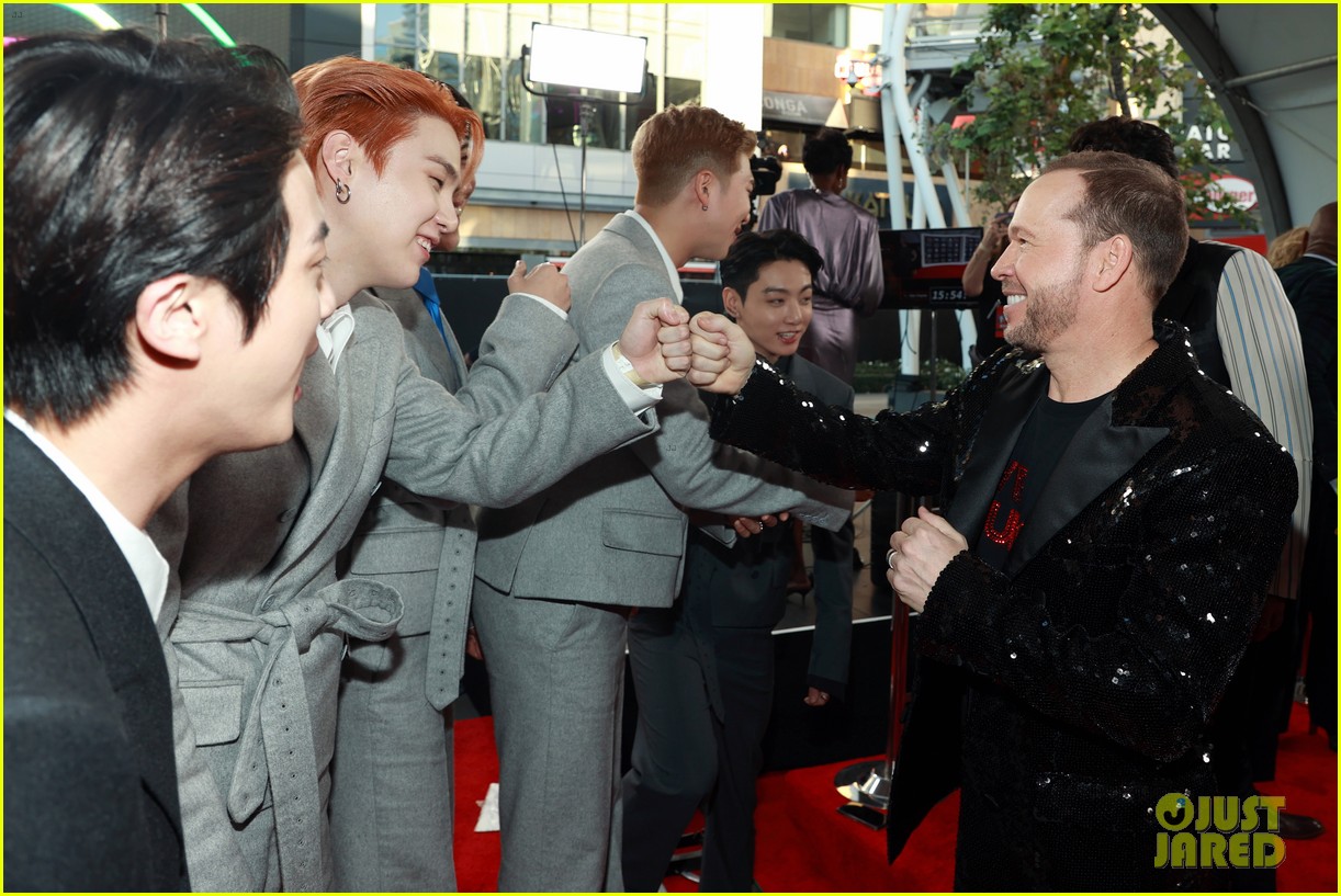 BTS Met Another Boy Band on the AMAs 2021 Red Carpet!: Photo 4665116 ...