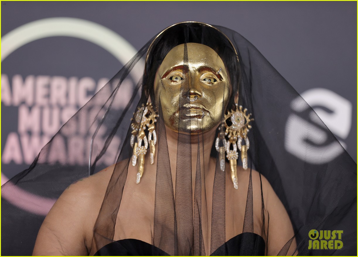 Cardi B Wears a Golden Face Mask on AMAs 2021 Red Carpet Ahead of ...