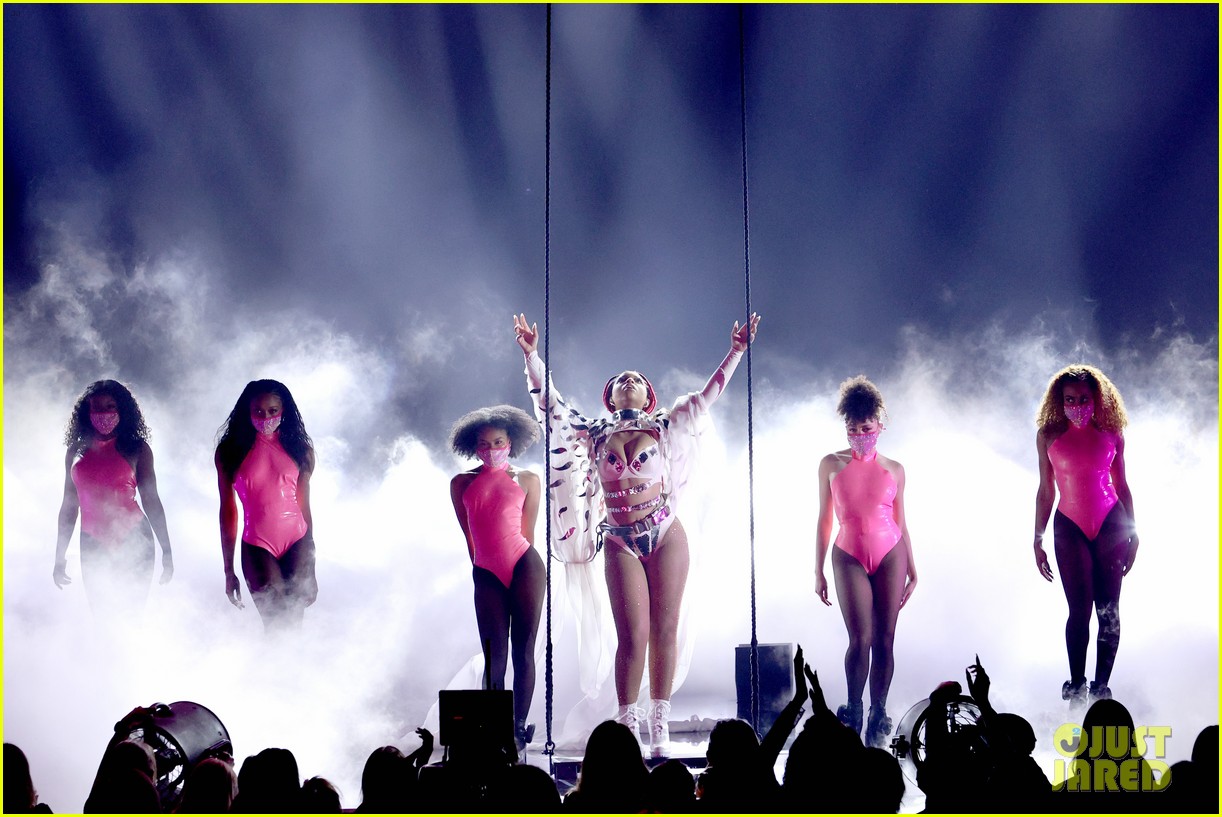 Chloe Bailey Slays with 'Have Mercy' Performance at AMAs 2021 - Watch ...