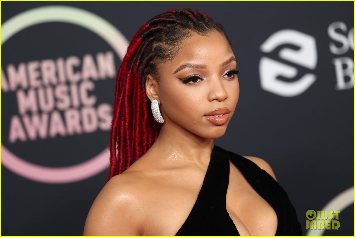 Chloe Bailey Sizzles in Cut-Out Dress on AMAs 2021 Red Carpet: Photo ...