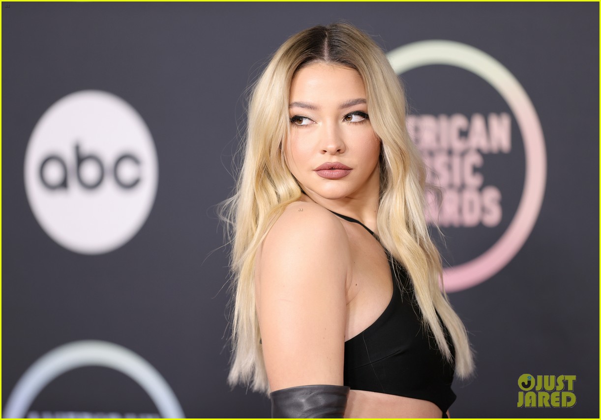 Madelyn Cline Pairs Cut-Out Dress with Leather Gloves for AMAs 2021 ...