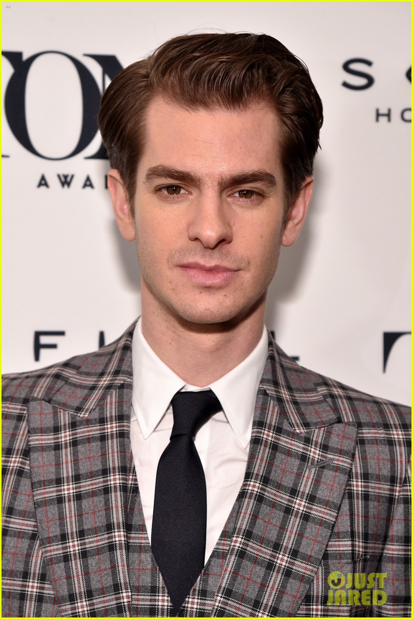 Andrew Garfield Talks About Monogamy, Lack of Social Media, & Why He ...