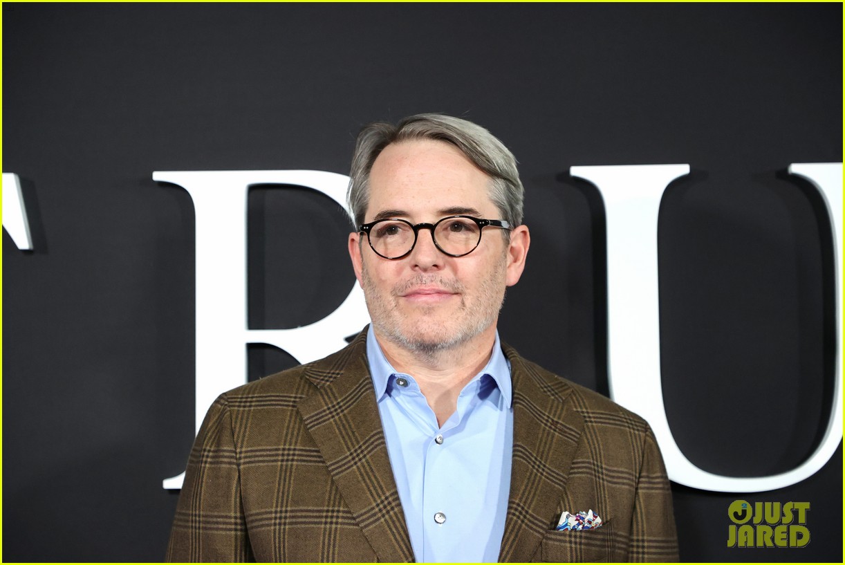 Kevin Hart Joins Co-Stars Tawny Newsome & Billy Zane at 'True Story ...