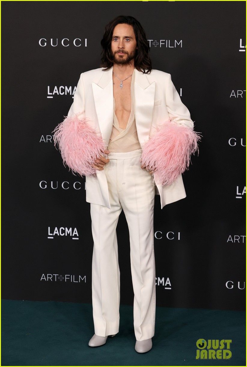 Jared Leto Wears White Suit with Pink Feathered Sleeves to LACMA Gala ...