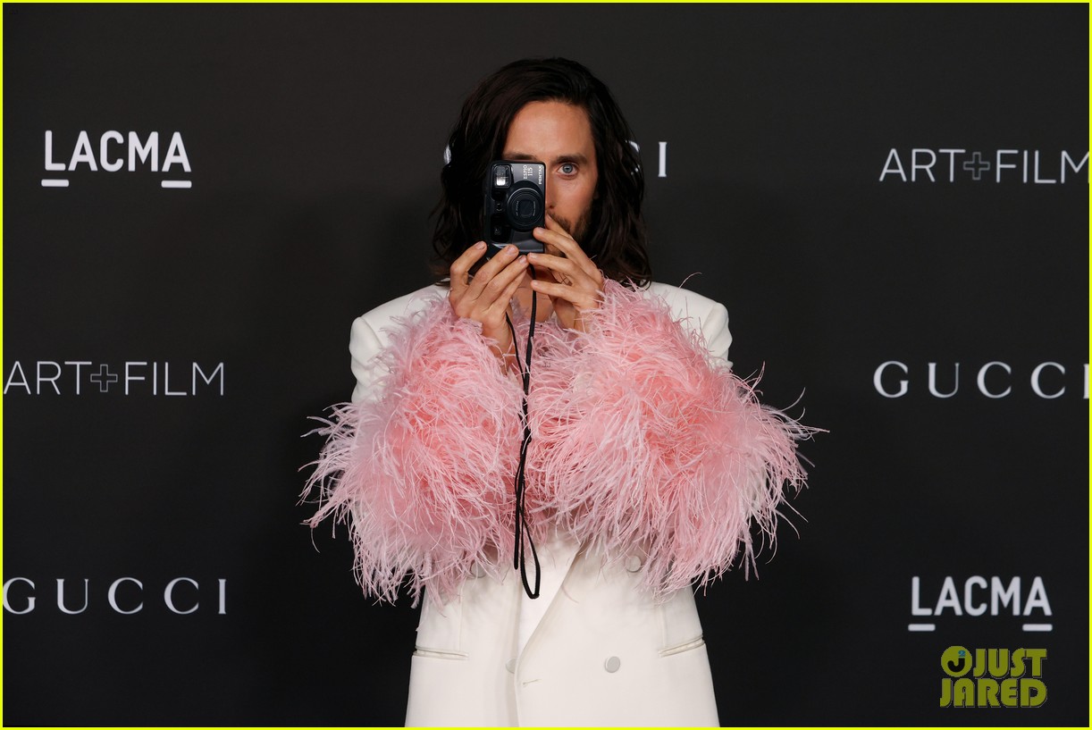 Jared Leto Wears White Suit with Pink Feathered Sleeves to LACMA Gala ...