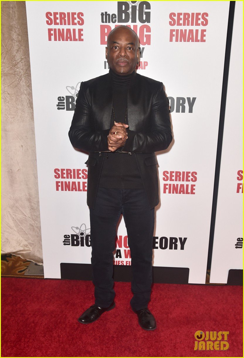 LeVar Burton To Host & Produce Game Show Based on 'Trivial Pursuit ...