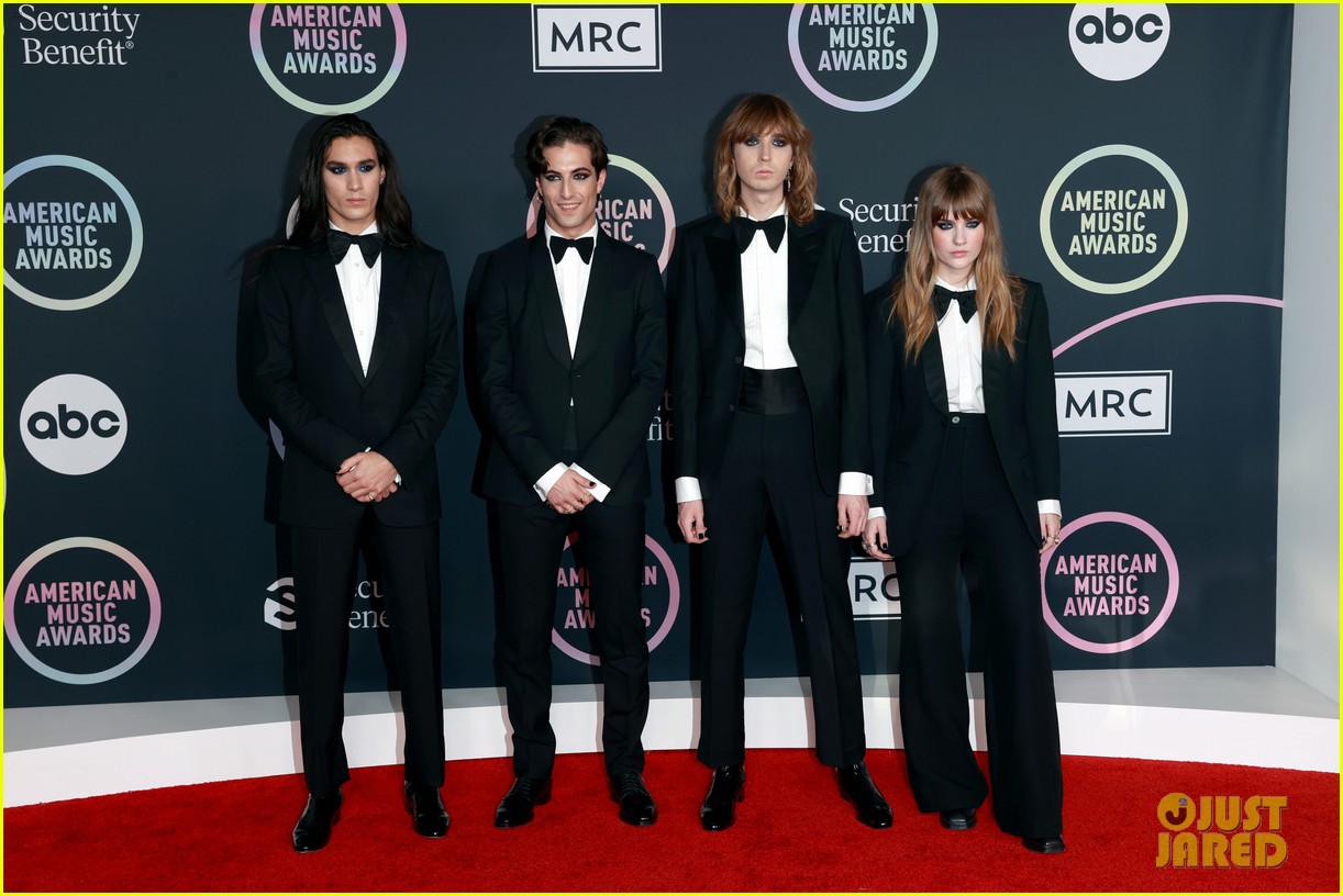'Beggin' Singers Maneskin Suits Up for American Music Awards 2021 ...