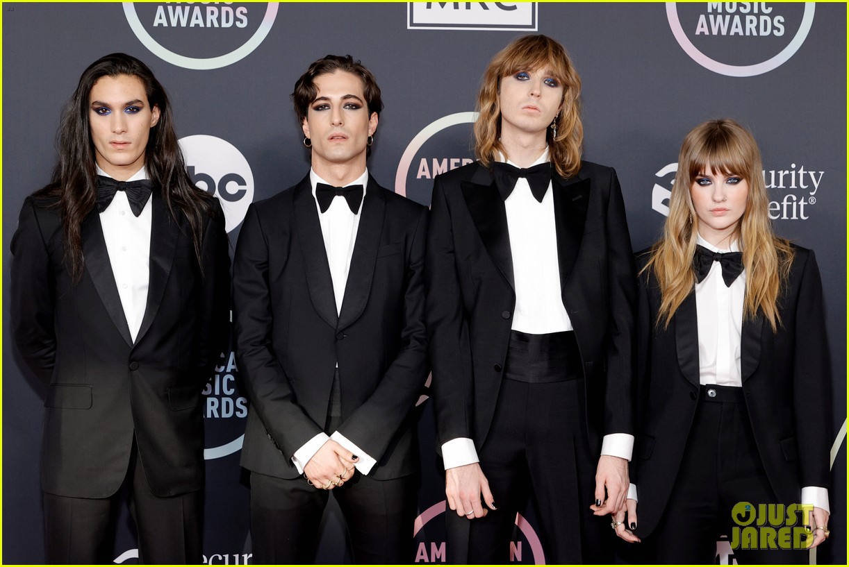 Photo: maneskin suits up for amas red carpet 06 | Photo 4665101 | Just ...
