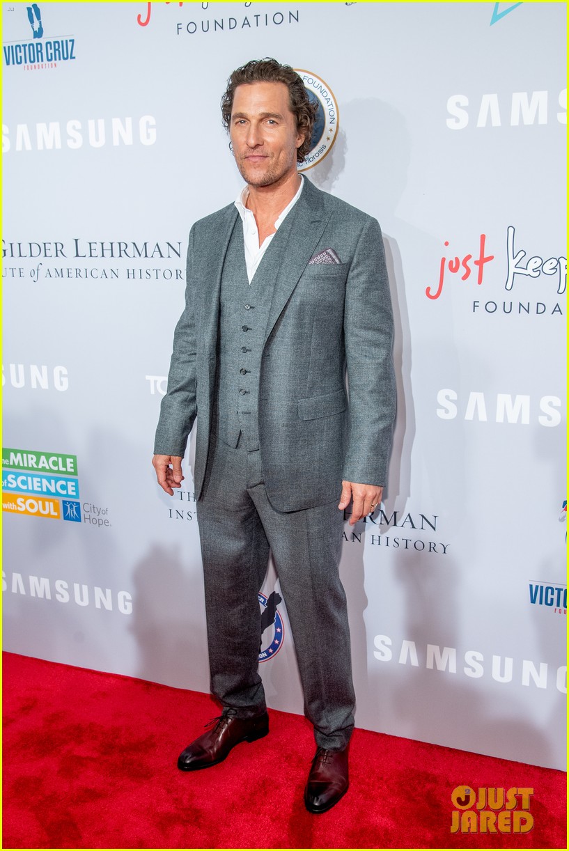 Matthew McConaughey Clarifies His Comments About The COVID-19 Vaccine ...