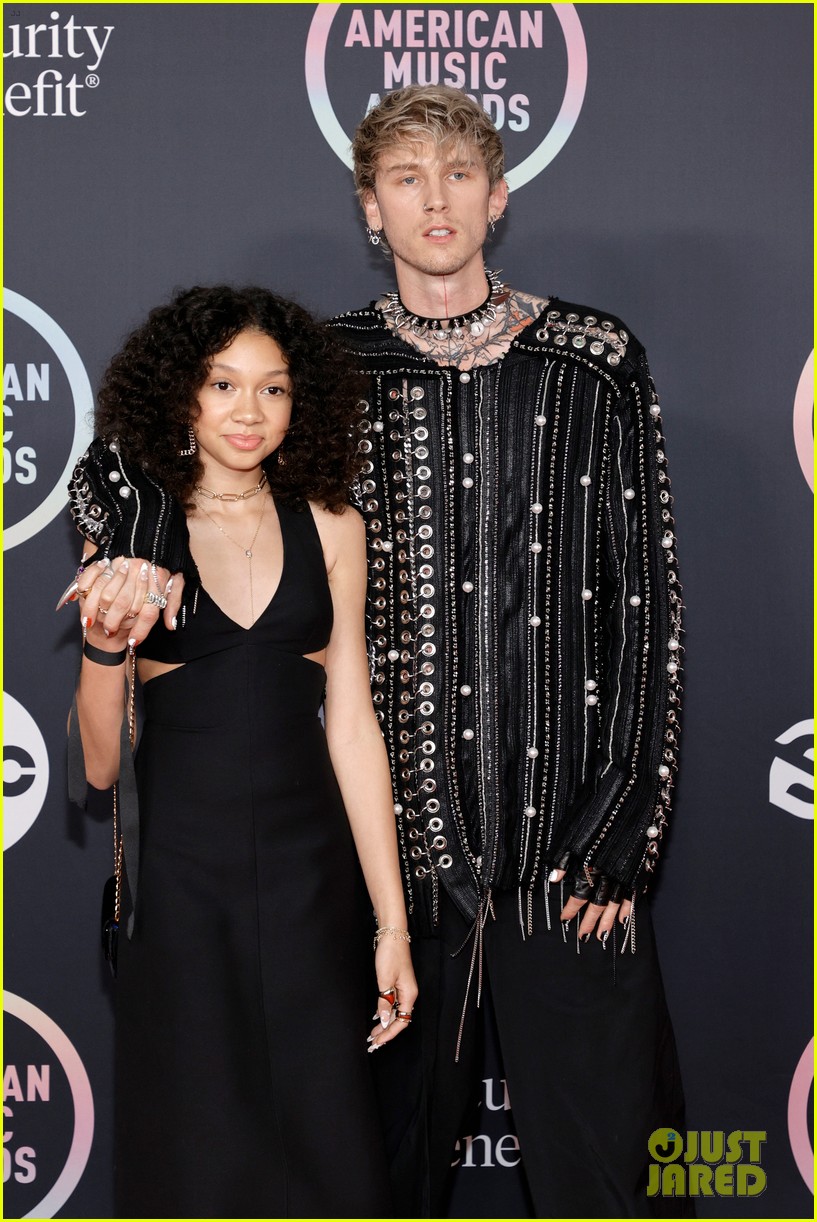 Machine Gun Kelly is Supported by Daughter Casie at AMAs 2021!: Photo ...
