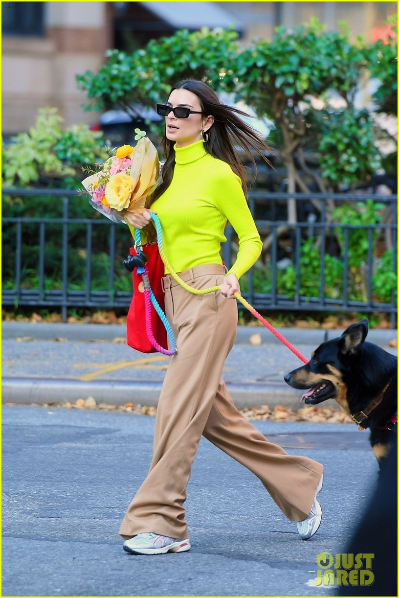 Emily Ratajkowski Celebrates Her Book 'My Body' Becoming A New York ...