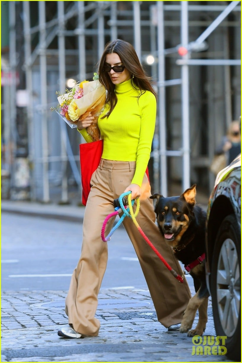 Emily Ratajkowski Celebrates Her Book 'My Body' Becoming A New York ...