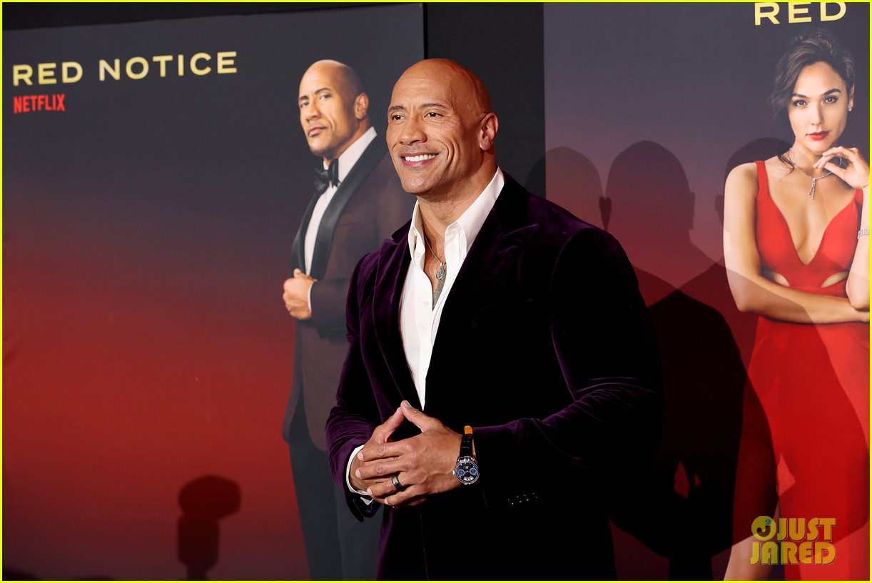 Gal Gadot & Ryan Reynolds Wore Red For 'Red Notice' Premiere With Dwayne Johnson: Photo 4654756 ...