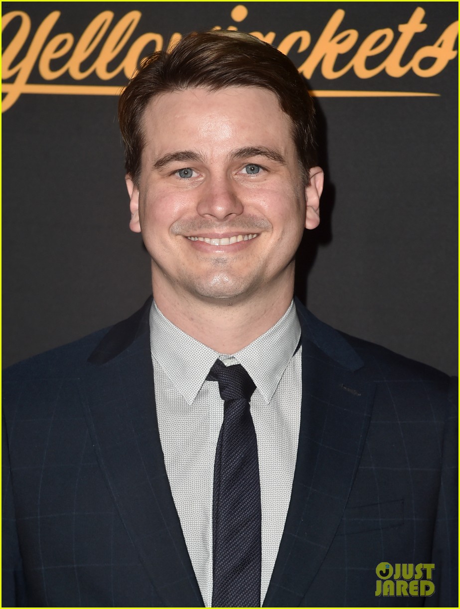 Christina Ricci Shows Off Baby Bump & Walks 'Yellowjackets' Red Carpet ...