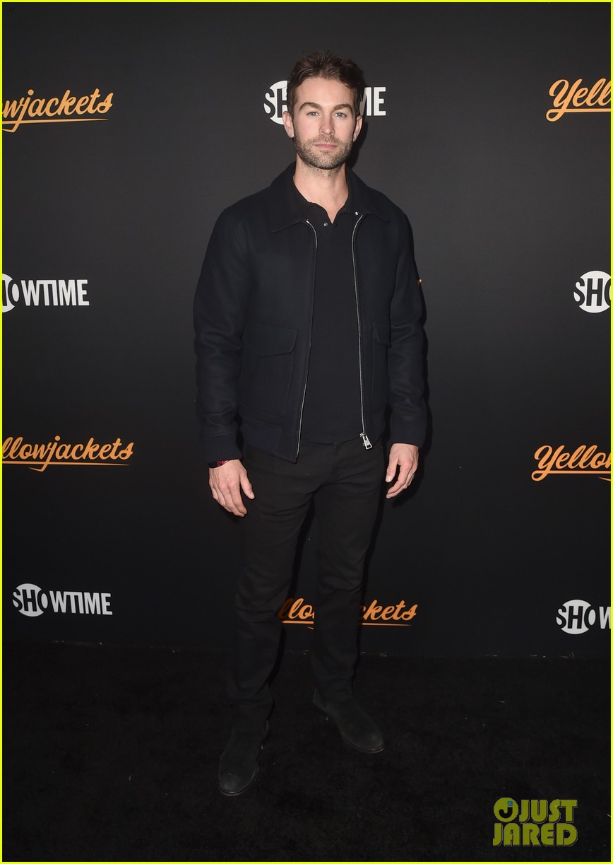 Christina Ricci Shows Off Baby Bump & Walks 'Yellowjackets' Red Carpet ...