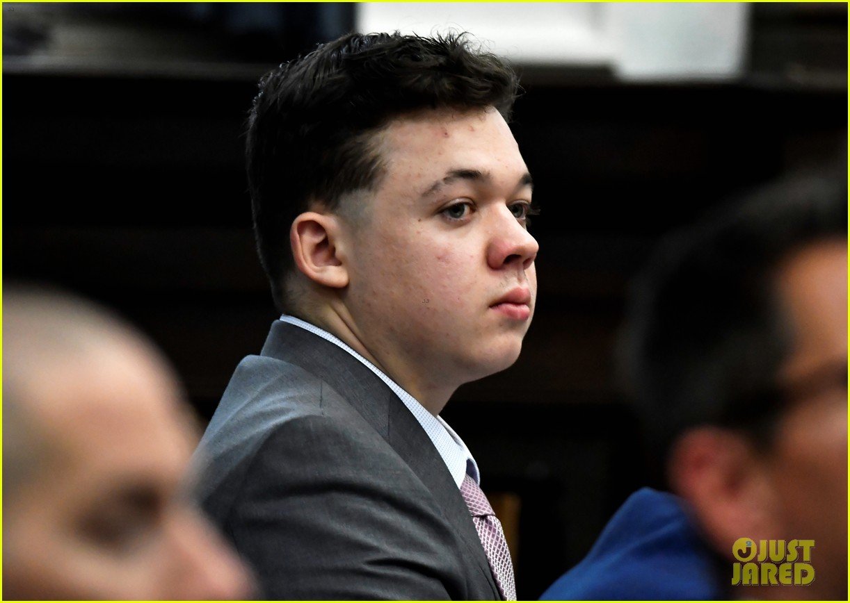 'SNL' Takes on Kyle Rittenhouse Verdict - Watch: Photo 4664707 ...