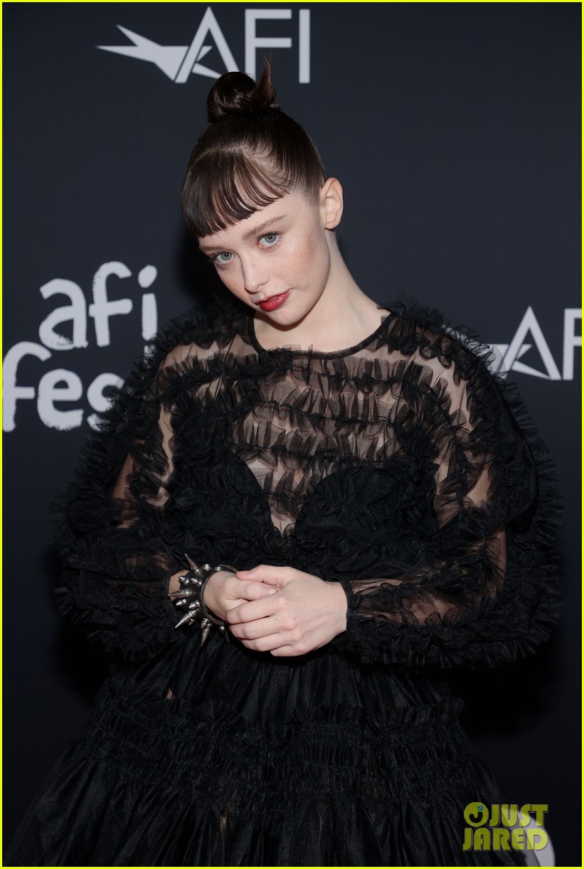 Simon Rex, Bree Elrod & Suzanna Son Step Out for the Premiere of 'Red ...