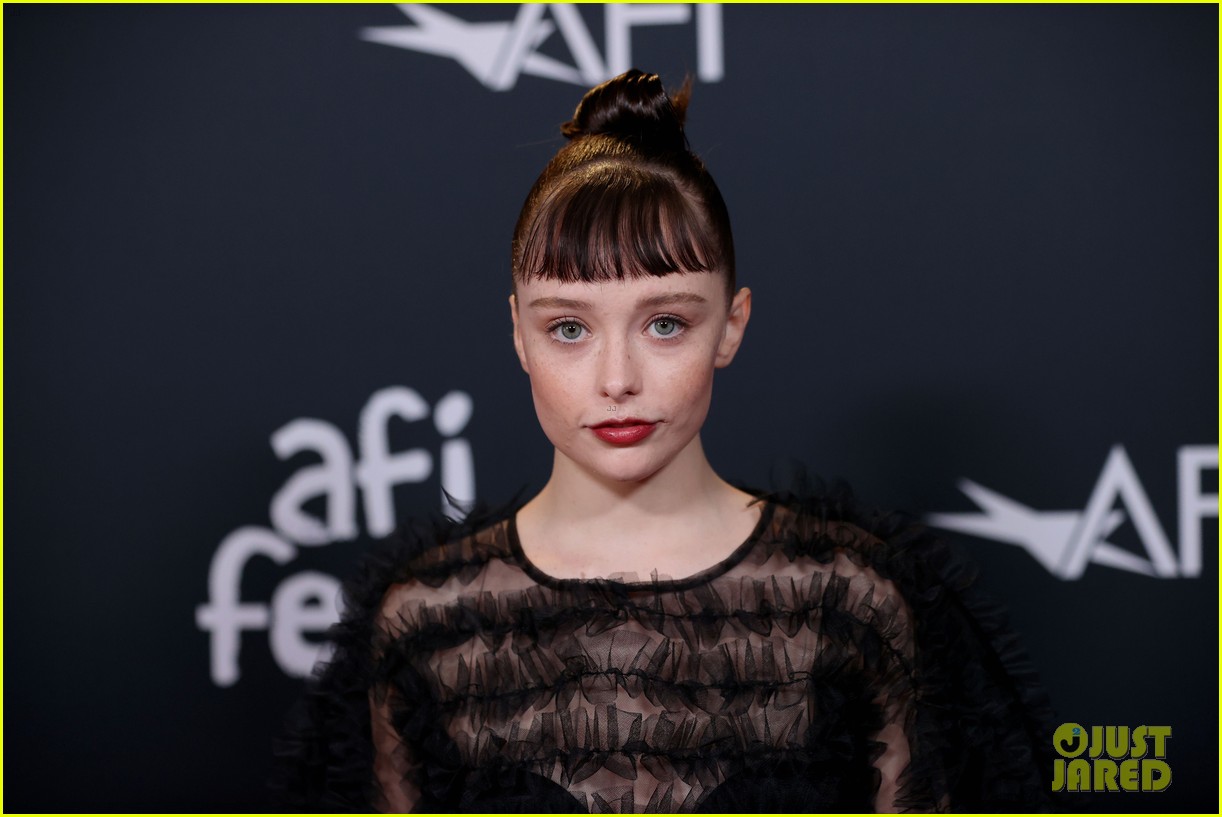 Simon Rex, Bree Elrod & Suzanna Son Step Out for the Premiere of 'Red ...