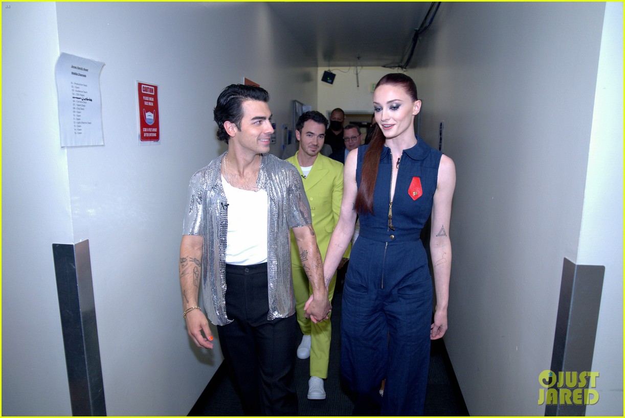 Sophie Turner Roasts Joe Jonas with Hilarious Purity Ring Jokes During ...