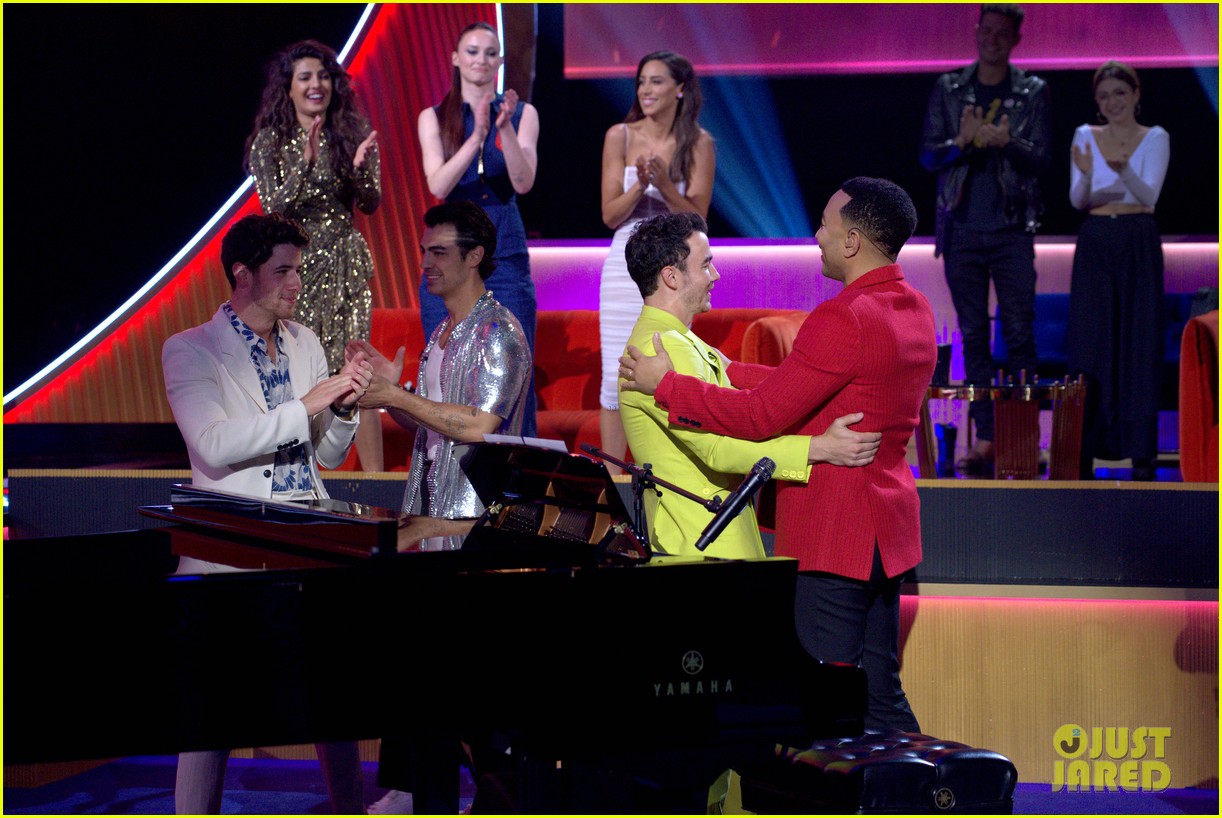 Sophie Turner Roasts Joe Jonas with Hilarious Purity Ring Jokes During ...