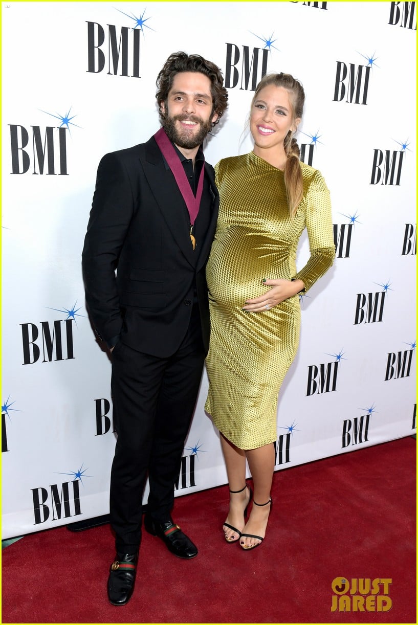 Thomas Rhett & Wife Lauren Akins Share 'First Christmas Selfie' with ...