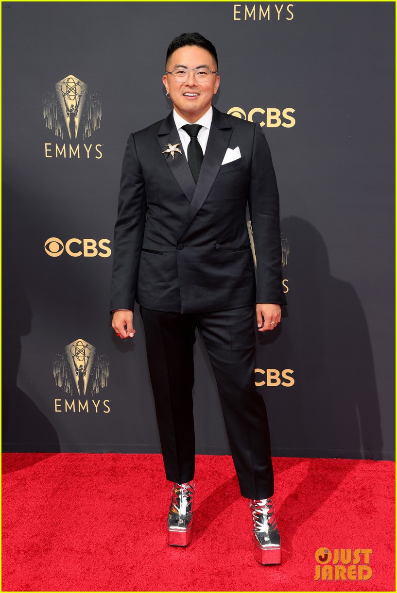 Bowen Yang Lurked Outside Taylor Swift's 'SNL' Dressing Room to Get a ...