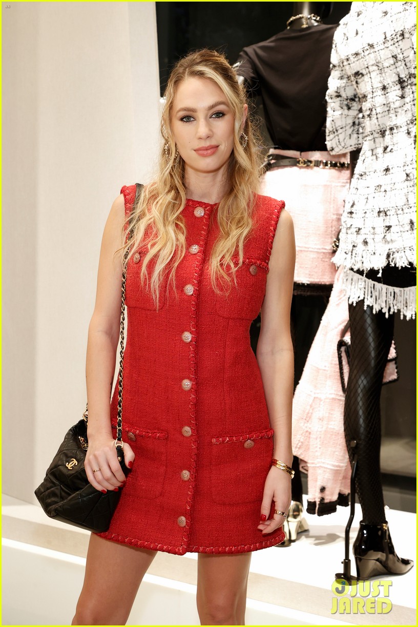 'Licorice Pizza' Star Alana Haim Joins Her Sisters at Chanel's Miami ...