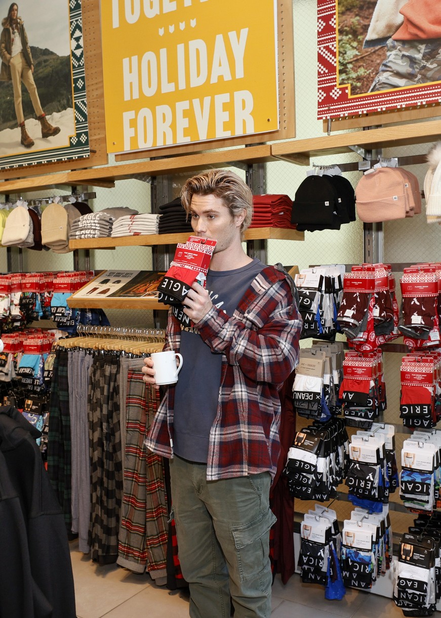 Chase Stokes & Madison Bailey Meet Up With Addison Rae for American ...